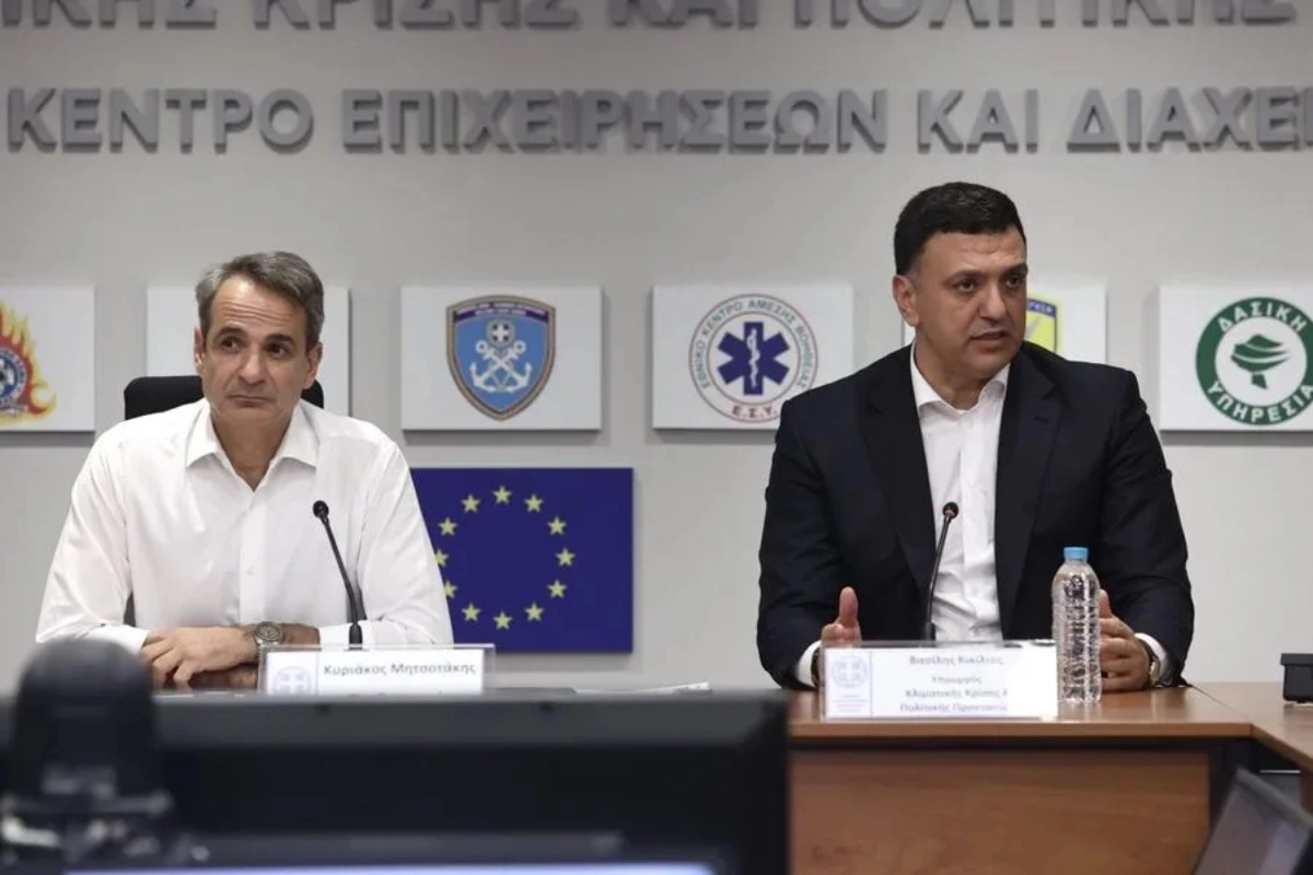 Σεισμοί: Επίσκεψη-αστραπή Μητσοτάκη και Κικίλια στη Σαντορίνη - The Leader